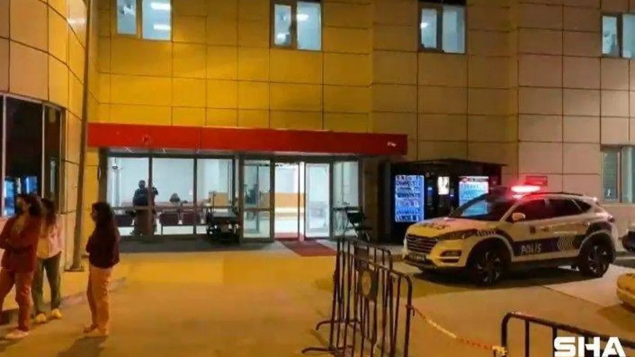 Ünlü şarkıcı Zerrin Özer hastaneye kaldırıldı Ünlü şarkıcı Zerrin Özer hastaneye kaldırıldı